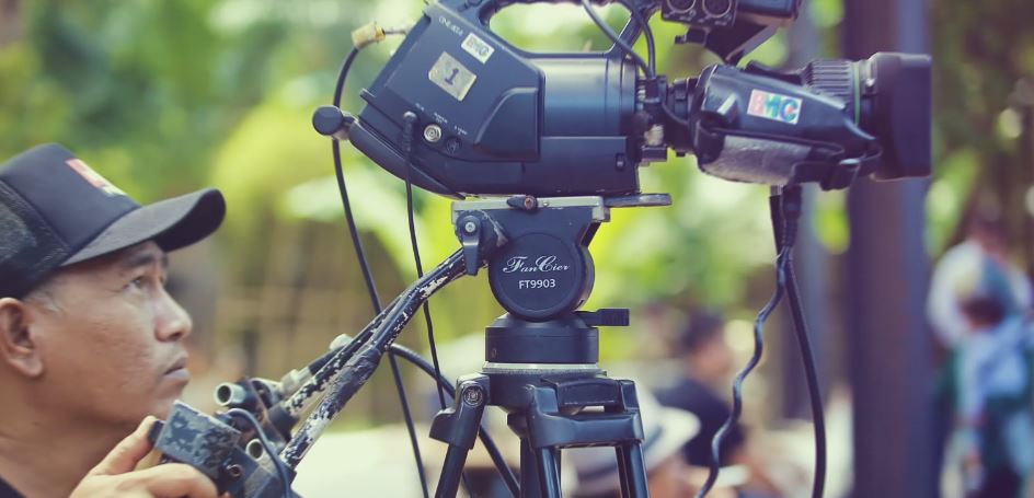 Behind the Scenes: Sebuah Observasi di Balik Layar film
